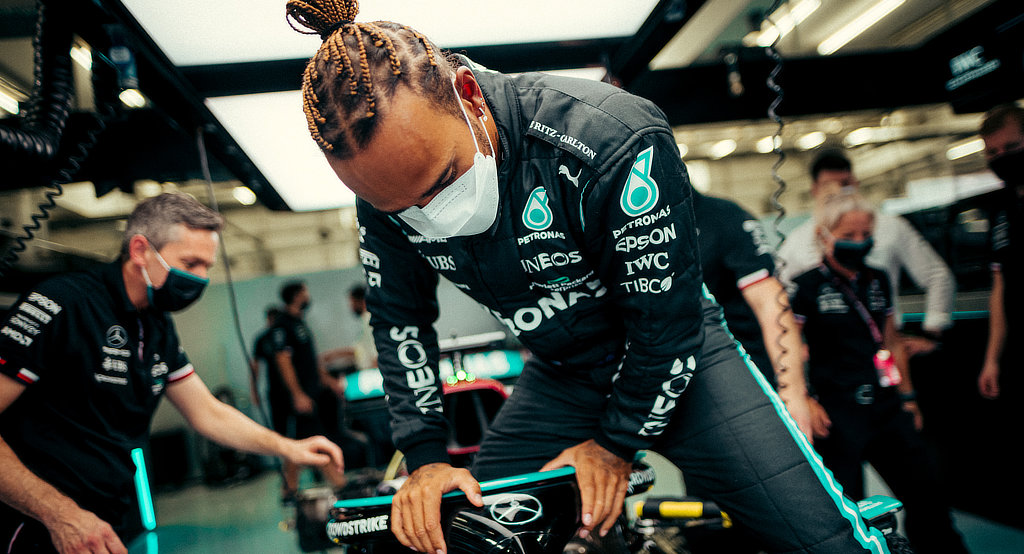 Lewis Hamilton Allows Max Verstappen To Top Bahrain GP Practice