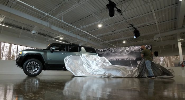 JerryRigEverything Takes A First Look At The Electric Hummer SUV