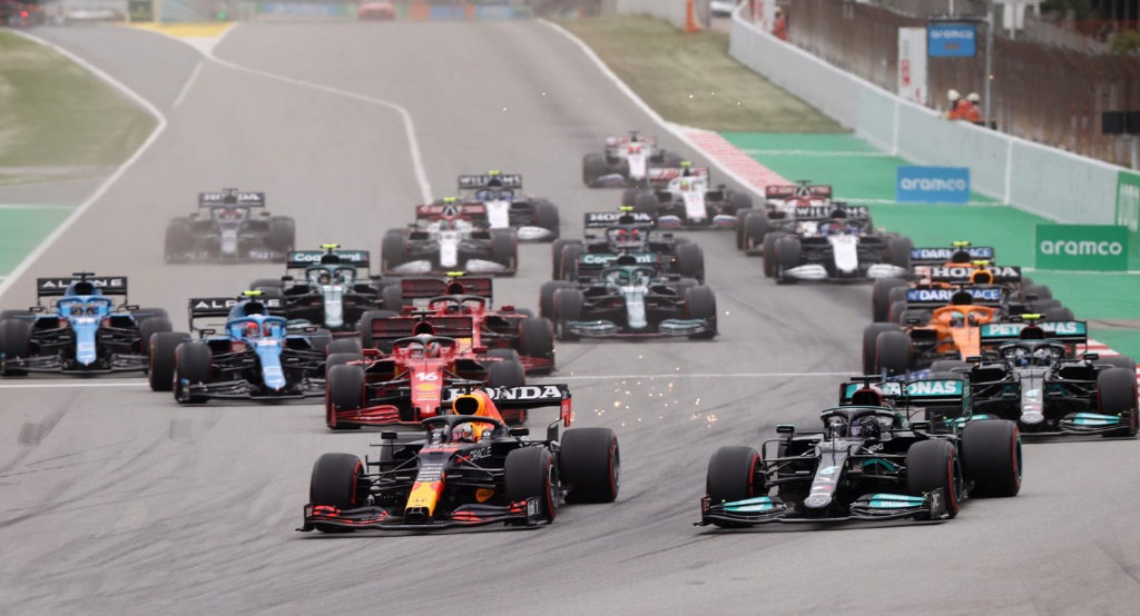 2021 Spanish Grand Prix - Lewis Hamilton Defeats Clueless Red Bull