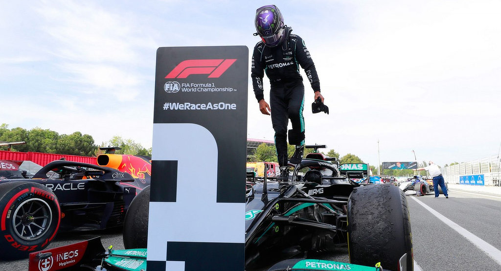 2021 Spanish Grand Prix - Lewis Hamilton Defeats Clueless Red Bull