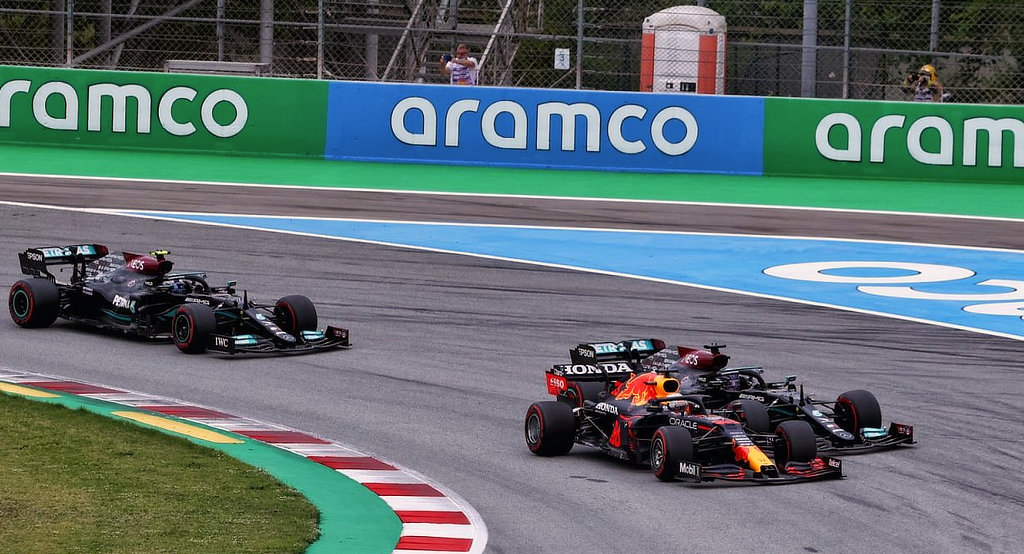 2021 Spanish Grand Prix - Lewis Hamilton Defeats Clueless Red Bull