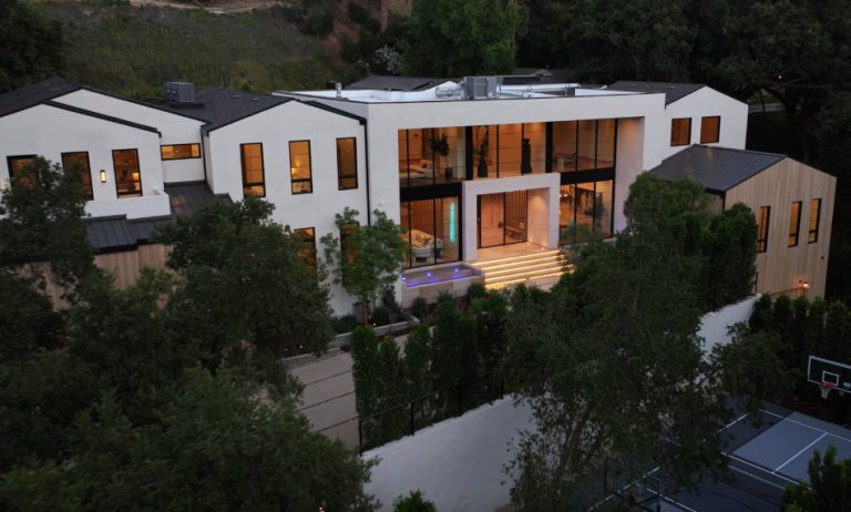 Touring A Scandinavian Style Mansion In Down Town Los Angeles